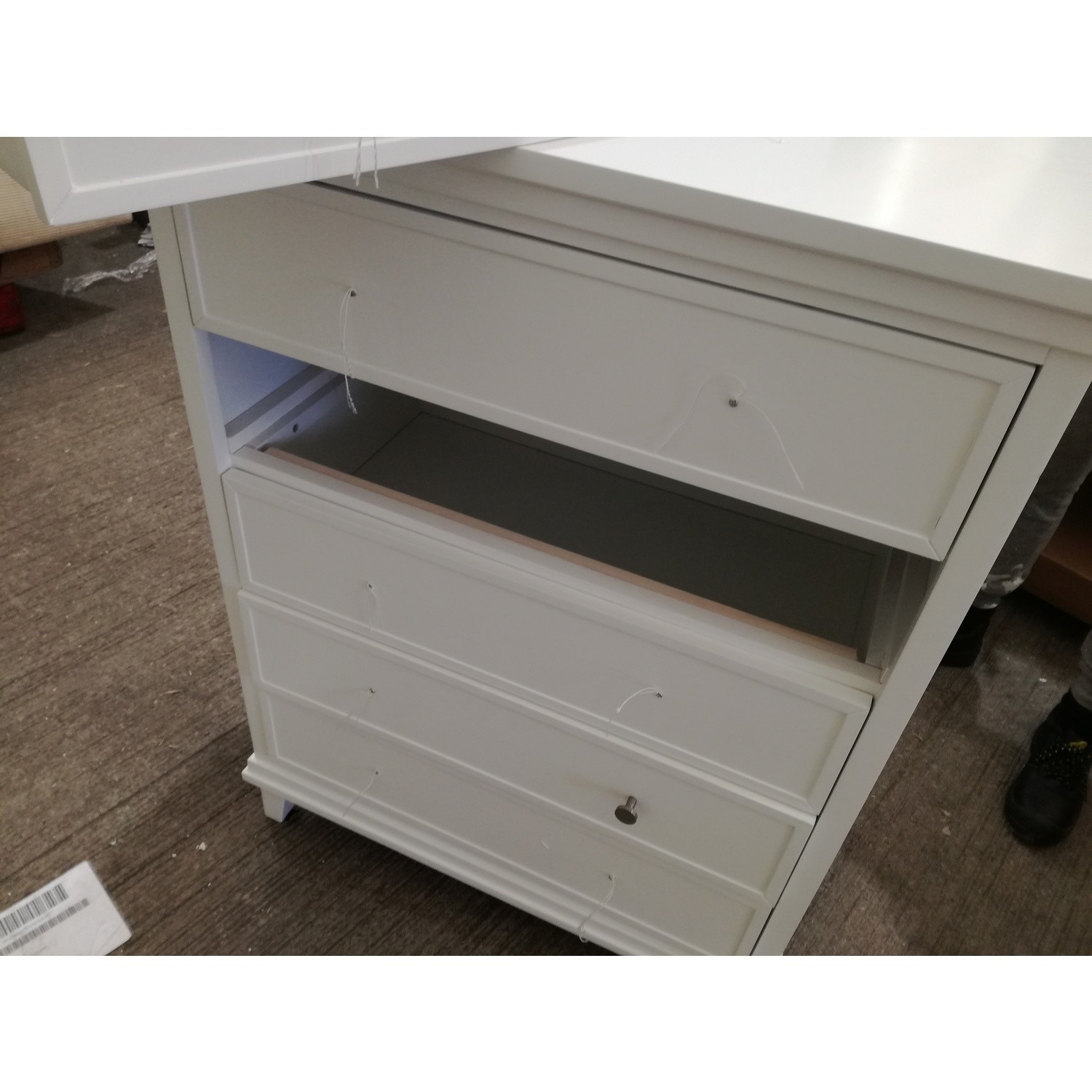 GRADE A2 - Tall White Painted Chest of 5 Drawers - Georgia - Furniture123