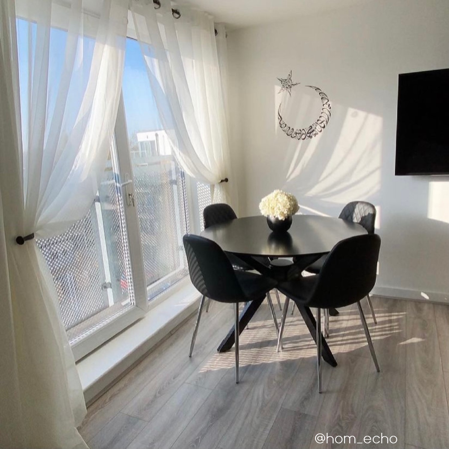 Round Black Dining Table - Seats 4 - Karie - Furniture123